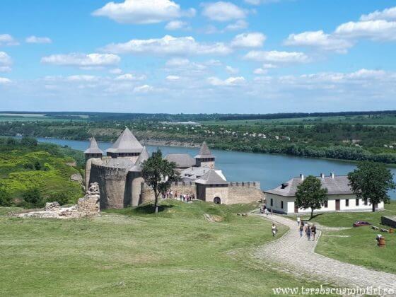 CETATEA HOTIN SAU PERLA DE PE MALUL NISTRULUI