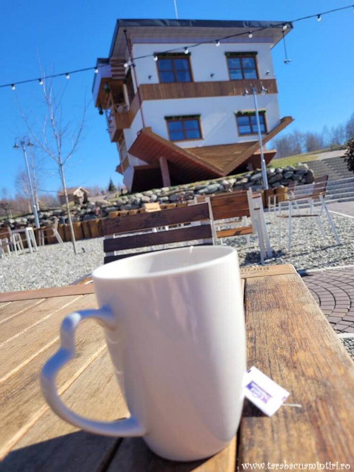 Casa Întoarsă de pe Valea Avrigului, o experiență cu susul în jos