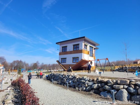 Casa Întoarsă de pe Valea Avrigului, o experiență cu susul în jos