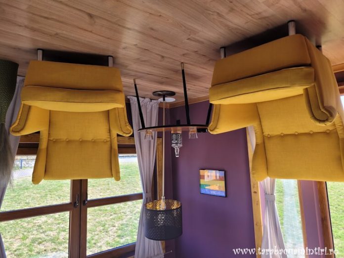 Casa Întoarsă de pe Valea Avrigului, o experiență cu susul în jos