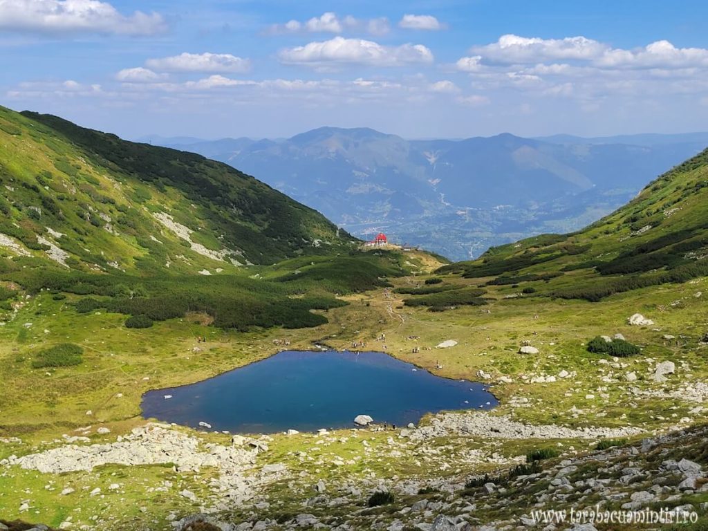 Vârful Pietrosul Rodnei și Lacul Iezer, traseu spectaculos în Carpații ...
