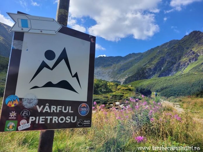 Vârful Pietrosul Rodnei și Lacul Iezer, traseu spectaculos în Carpații ...