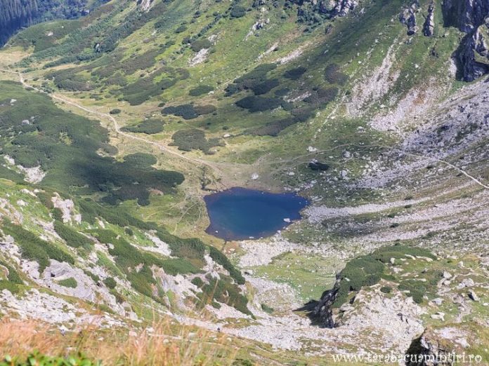 Vârful Pietrosul Rodnei și Lacul Iezer, traseu spectaculos în Carpații ...